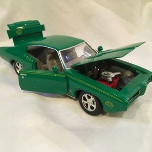 Red Box | Other | 24 Diecast Red Box Toy Factory 1969 Pontiac Green Gto ...